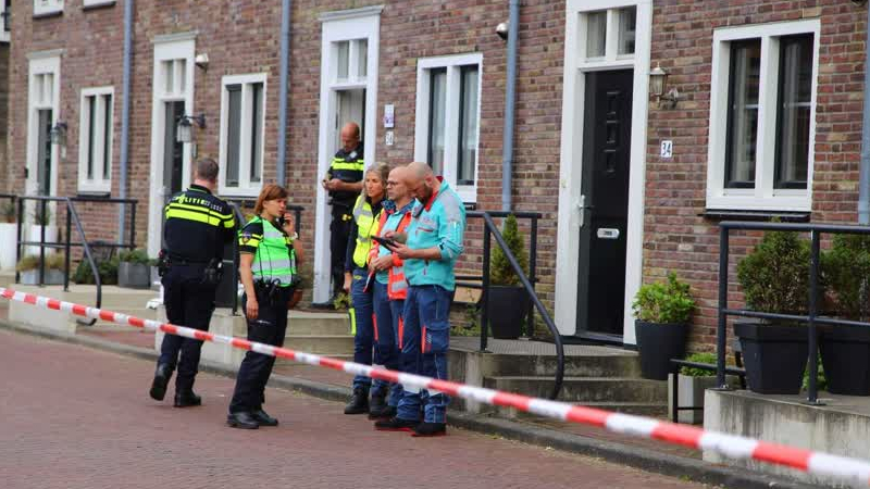 Overleden vrouw gevonden in woning Hellevoetsluis, politie houdt verdachte aan op A4