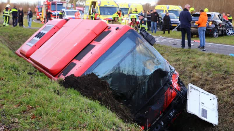 Tiener overleden na busongeval Zwartewaal - Oozo.nl